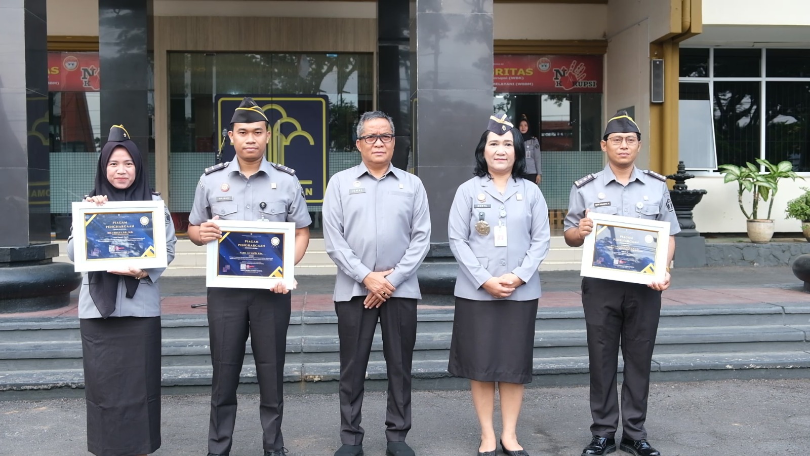 Melalui Apel Pagi, Kakanwil Sorta Beri Penghargaan Kepada Pegawai yang ...